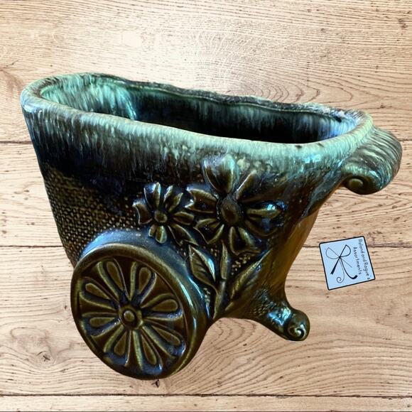hull | Accents | Hull Usa B4 Drip Wheelbarrow Wagon Planter | Poshmark